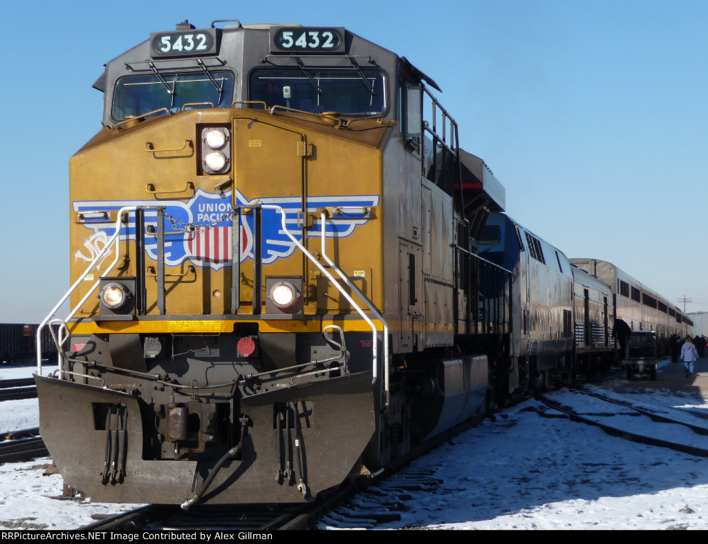 UP 5432 East Amtrak #6 Leader